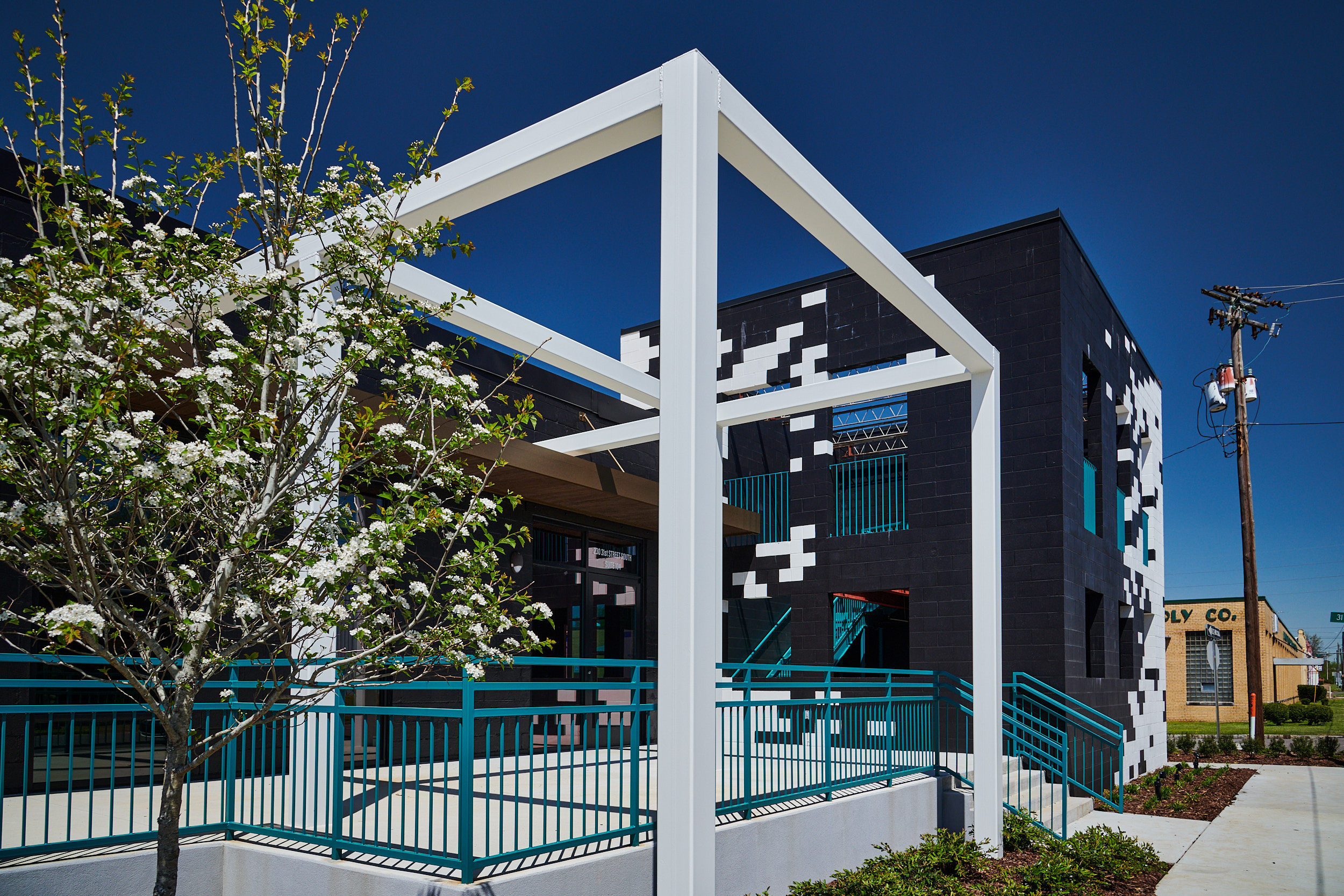 Russell Speed Shop – Black Design Architecture